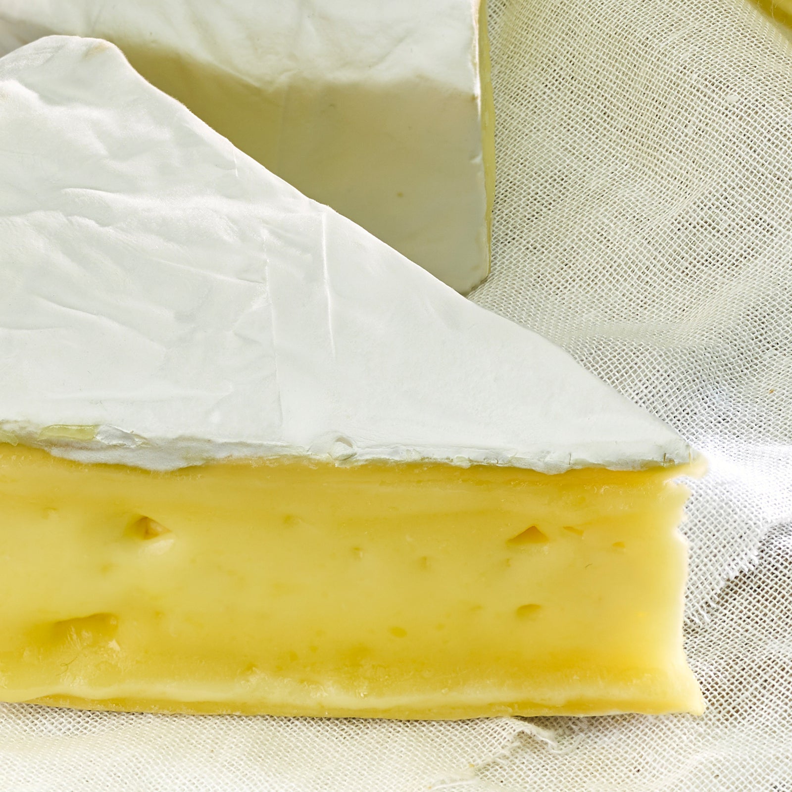 Perl Wen Organic Cheese - Large Cheese Wheel 1KG